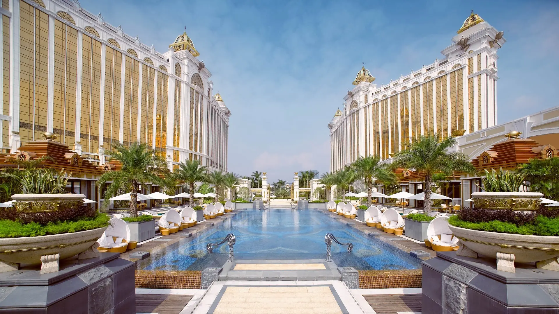 Luxury Hotel With Private Pools | Banyan Tree Macau