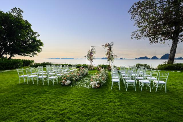 Lawn | Banyan Tree Hotels and Resorts