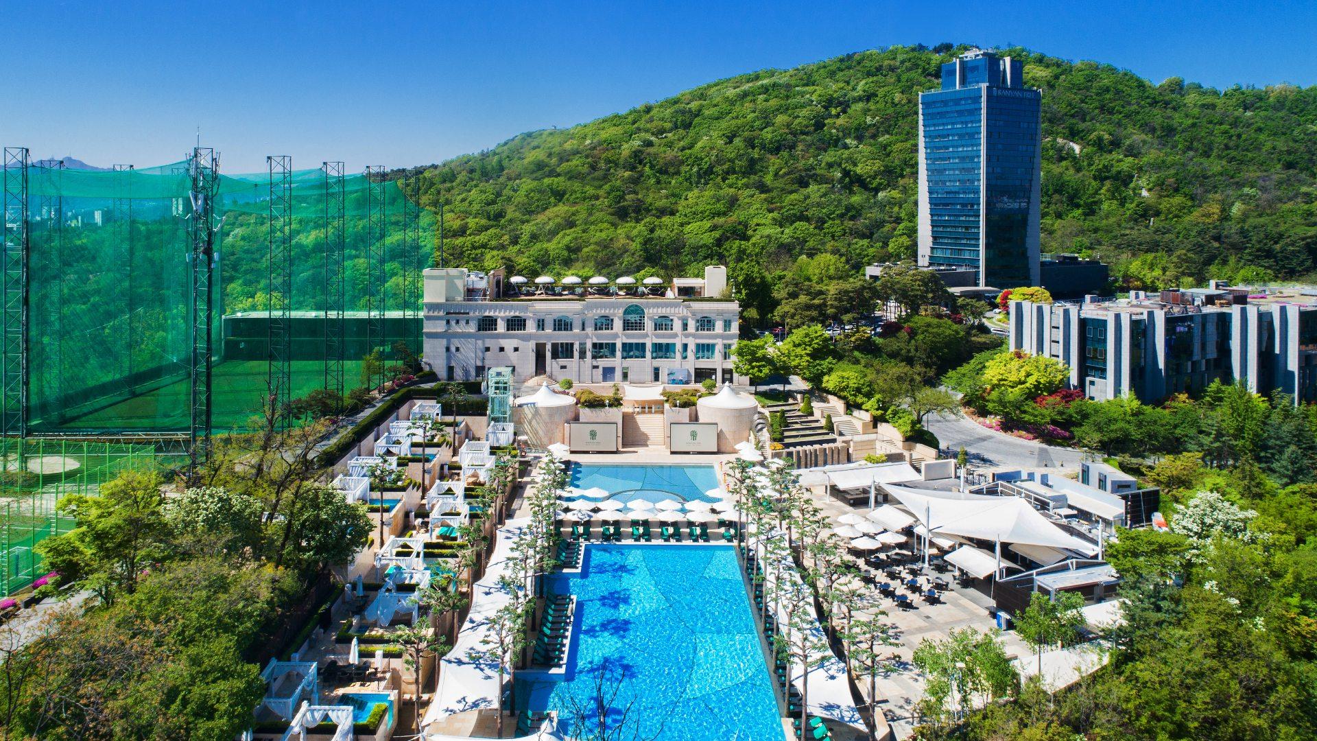 Banyan Tree: Luxury & Sustainable Hotels and Resorts