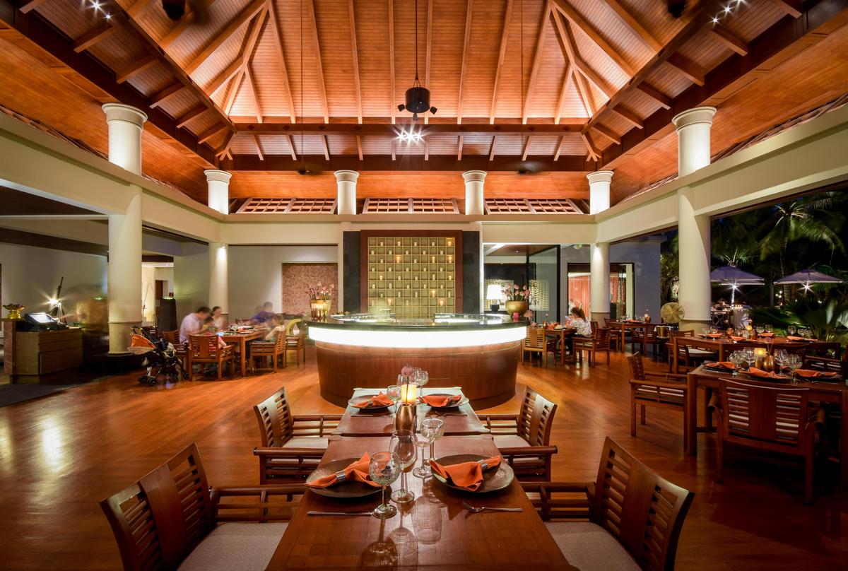 Romantic Restaurants & Bars | Phuket - Banyan Tree Hotels and Resorts