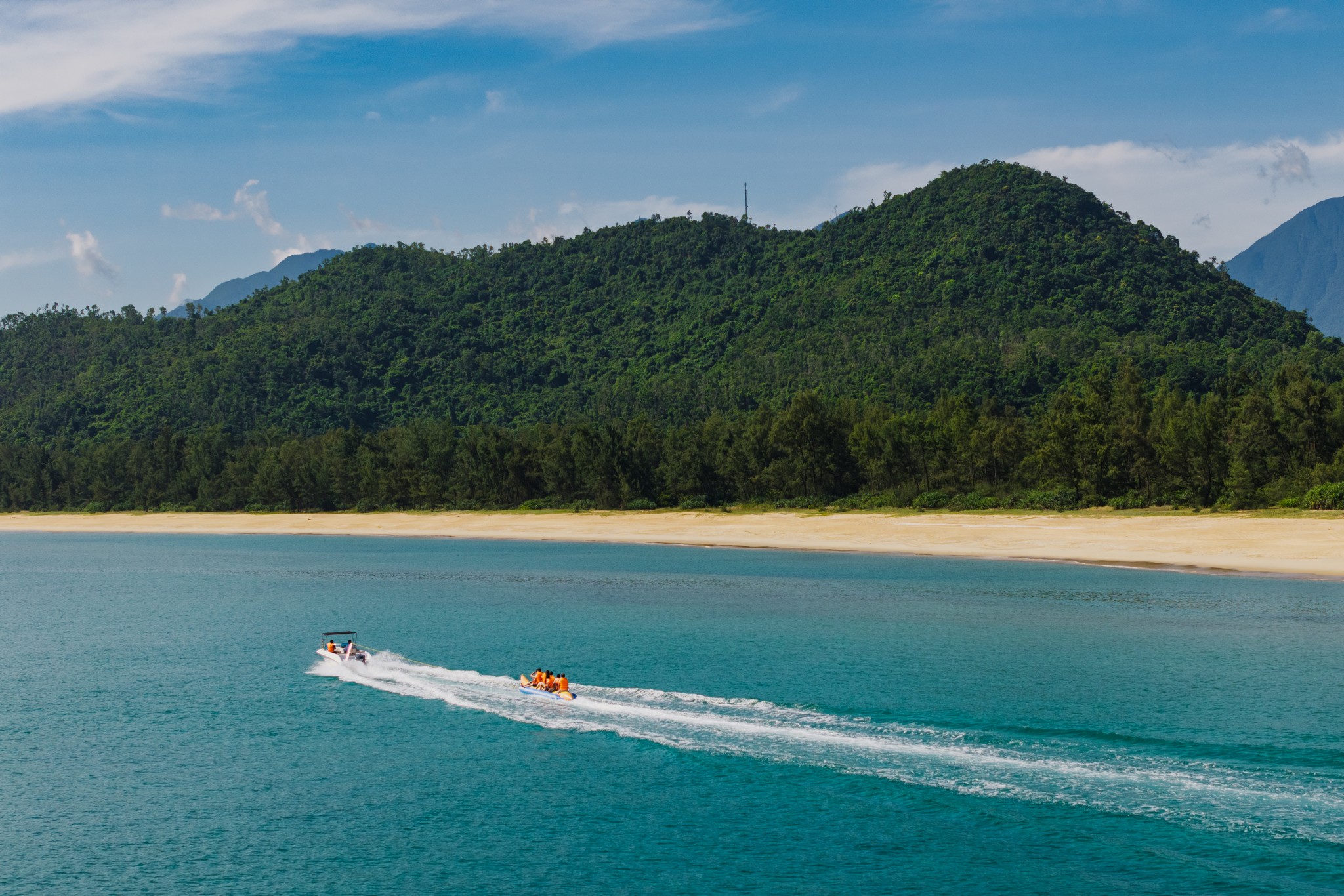 Lang Co Beach 2025 Guide: Vietnam’s Hidden Luxury Escape